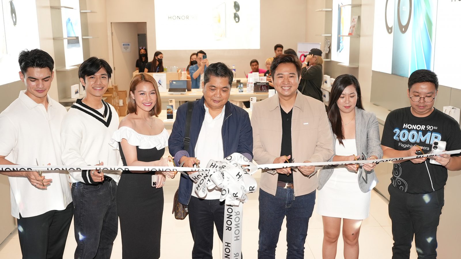 HONOR Experience Store SM Mall of Asia is Now Open! | raincheckblog
